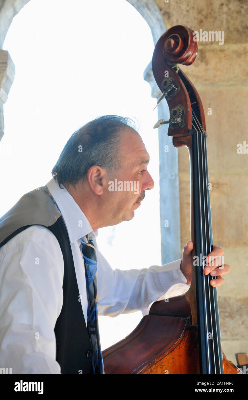 Csardas hungarian folk dance hi-res stock photography and images - Alamy