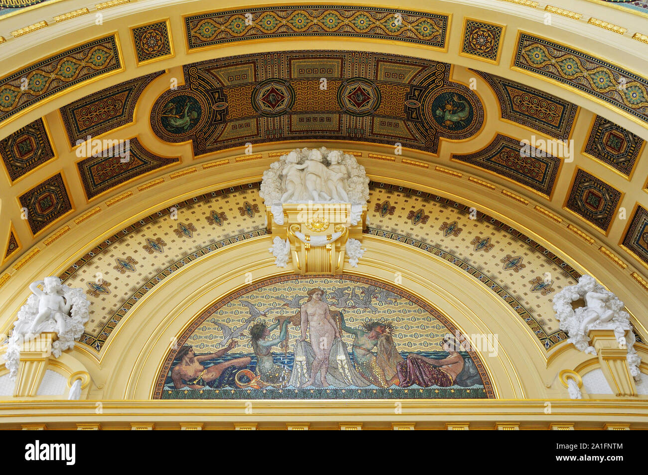 Budapest thermal baths hi-res stock photography and images - Alamy