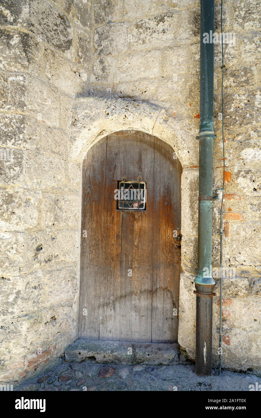 Castle gate in an old fortress Stock Photo - Alamy