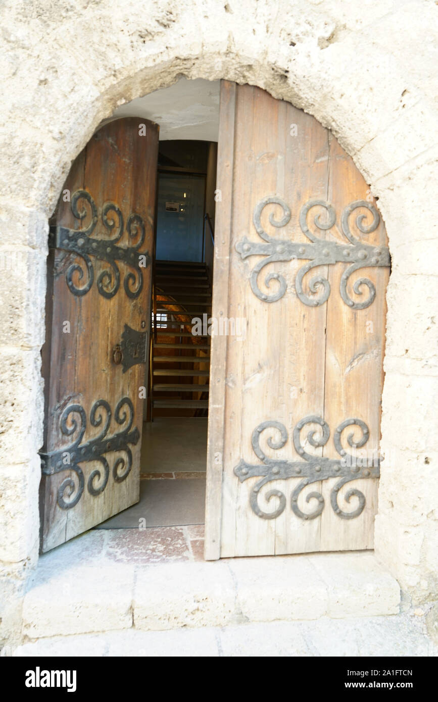 Castle gate in an old fortress Stock Photo - Alamy