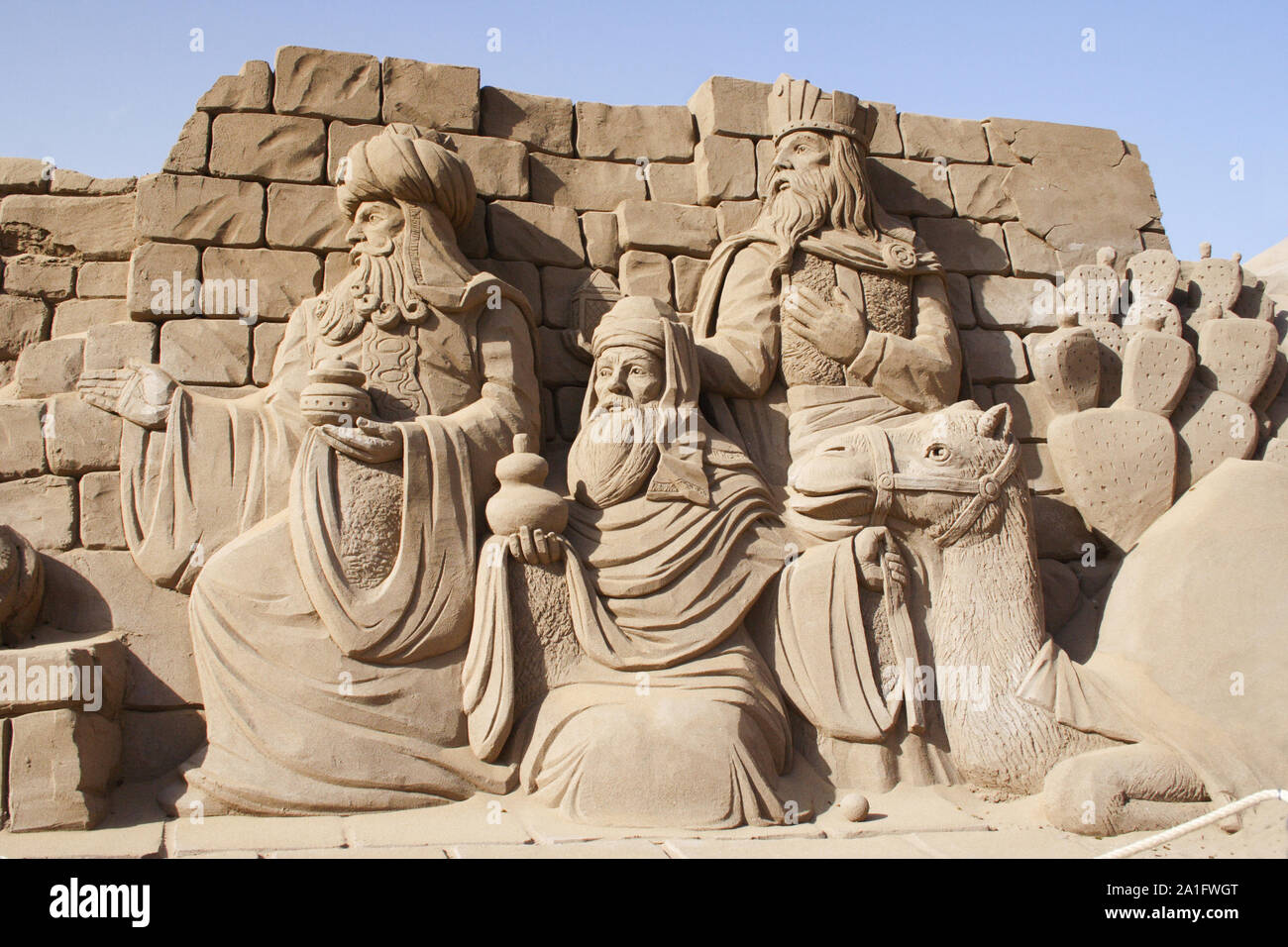 Kings with presents hi-res stock photography and images - Alamy