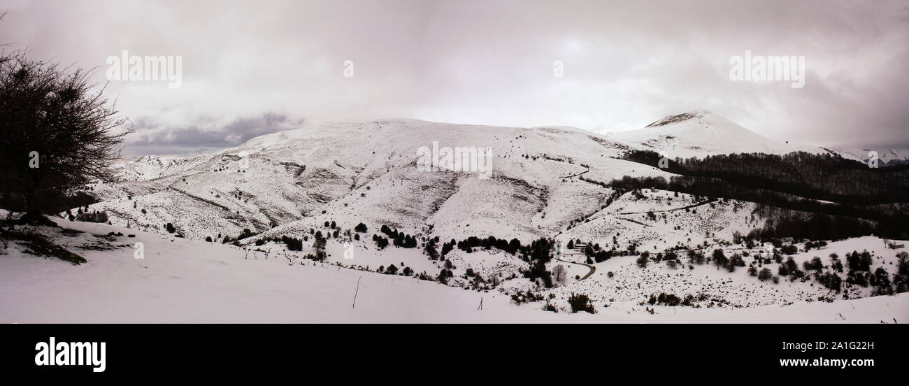 Navarran pyrenees hi-res stock photography and images - Alamy