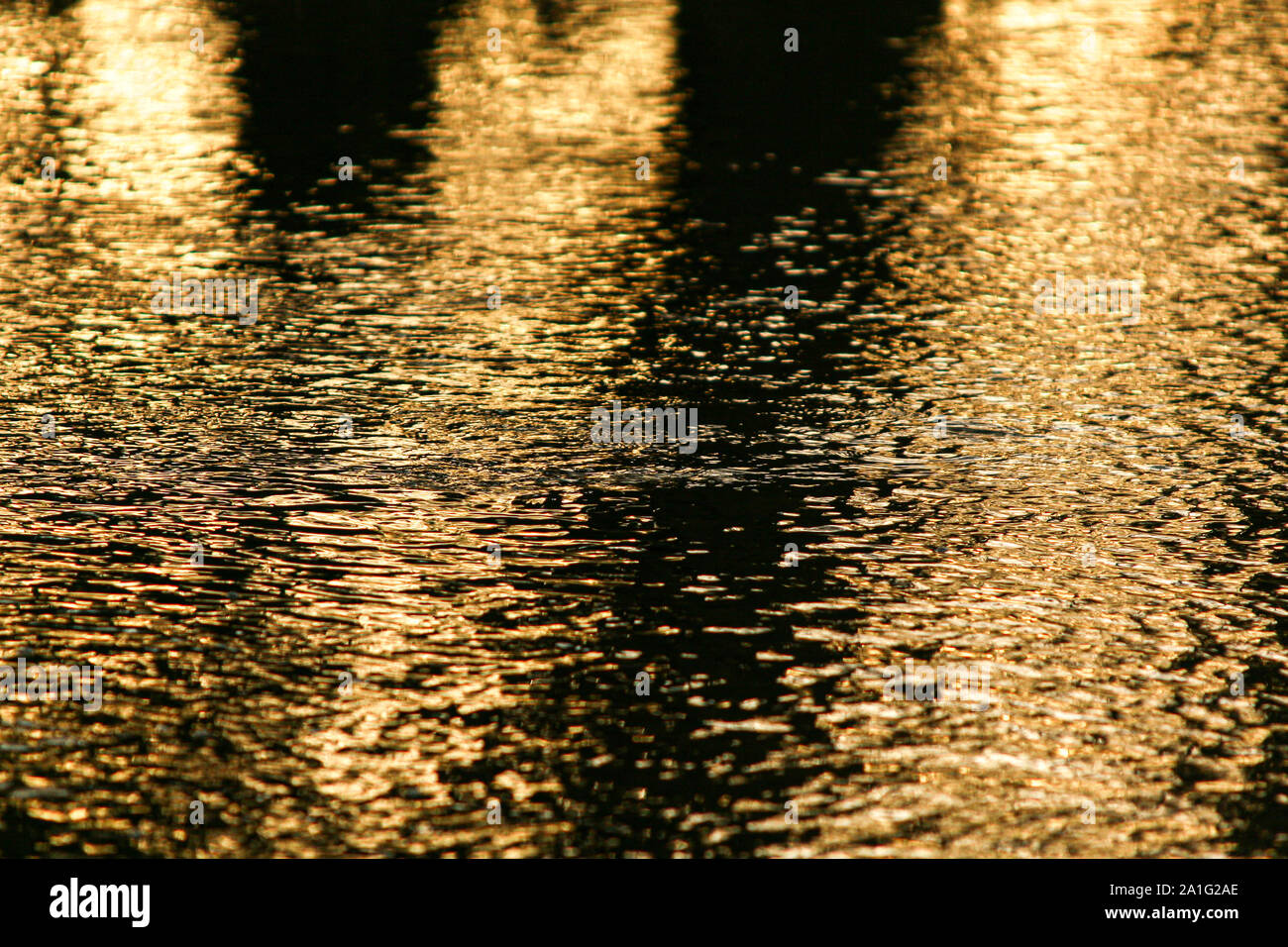 Golden water texture hi-res stock photography and images - Alamy