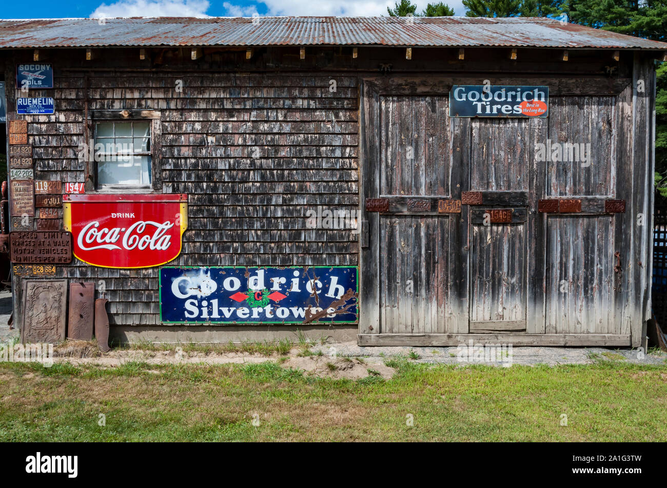 Old coca cola signs hi-res stock photography and images - Alamy
