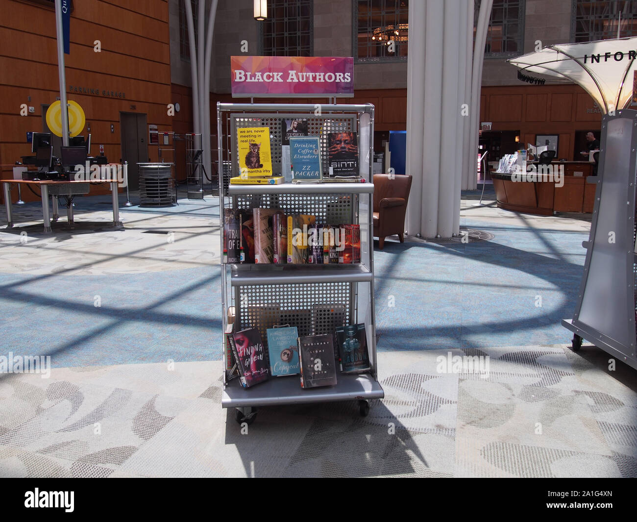 2007 six story glass and steel atrium addition hi-res stock photography ...