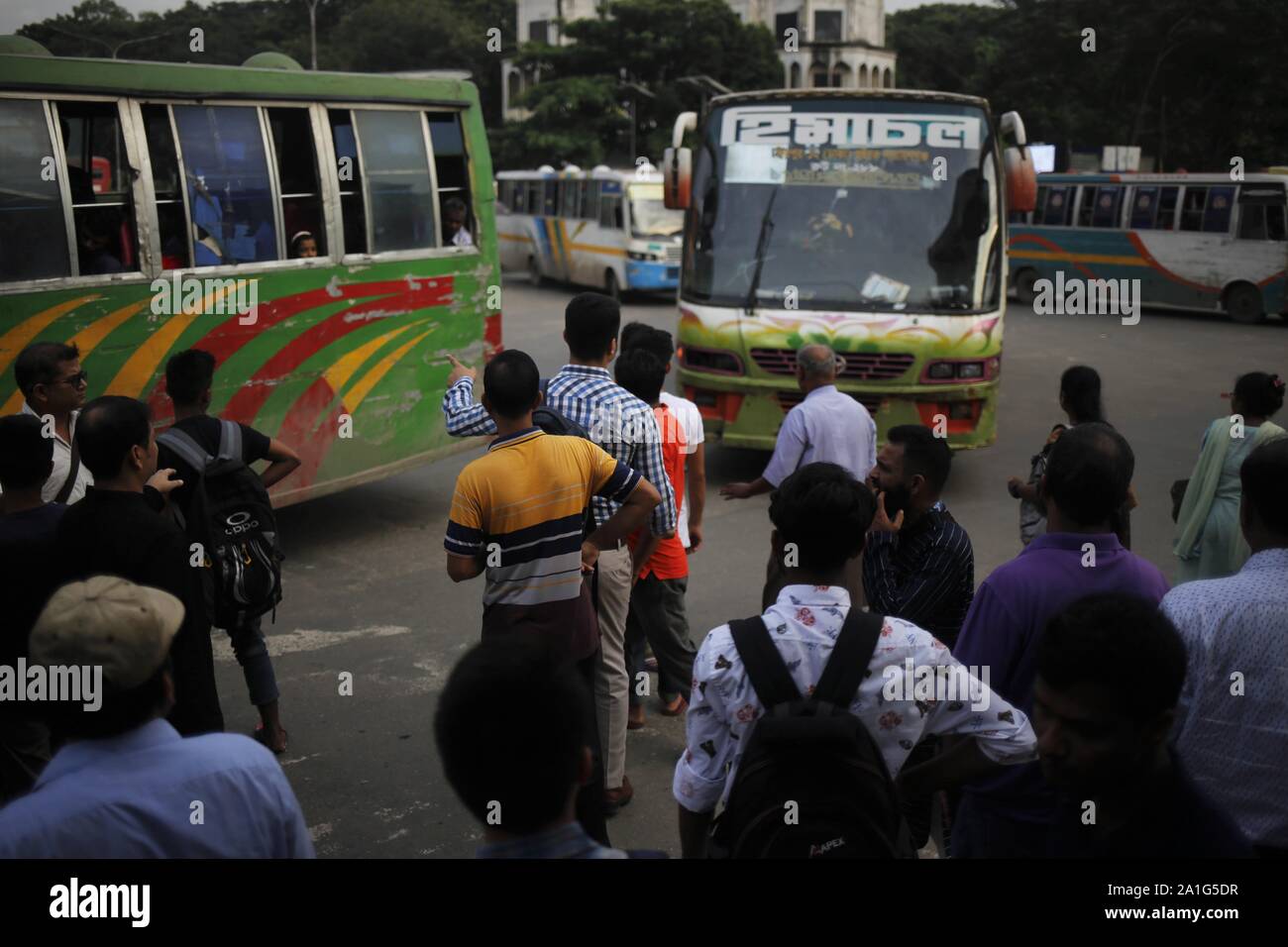 Dhaka, Bangladesh. 27th Sep, 2019. People wait for public transport in ...