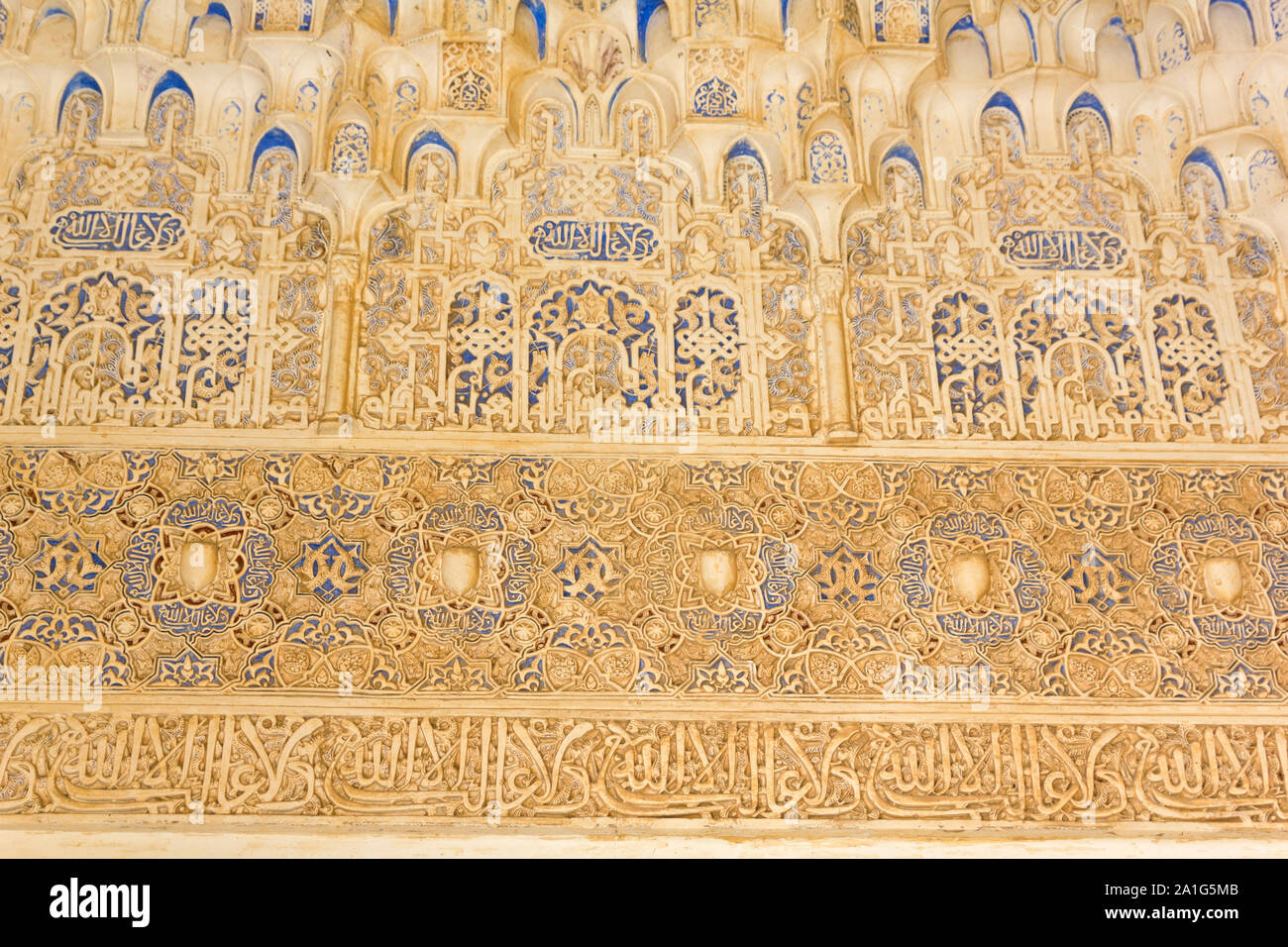 Canopy with stonework. Arabesques made with Arabic calligraphy. Hall of ...