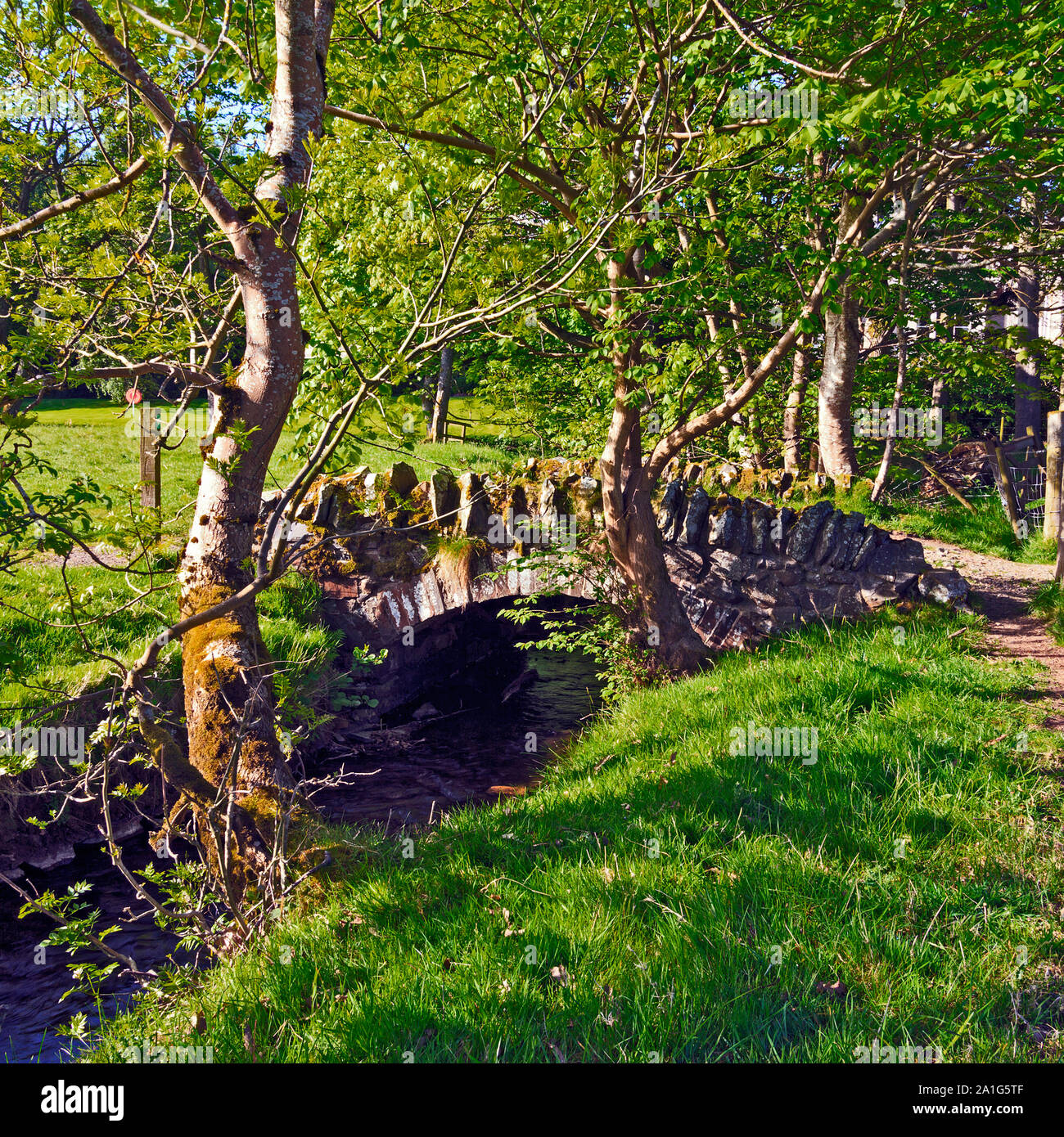 Old stone arched footbridge hi-res stock photography and images - Alamy