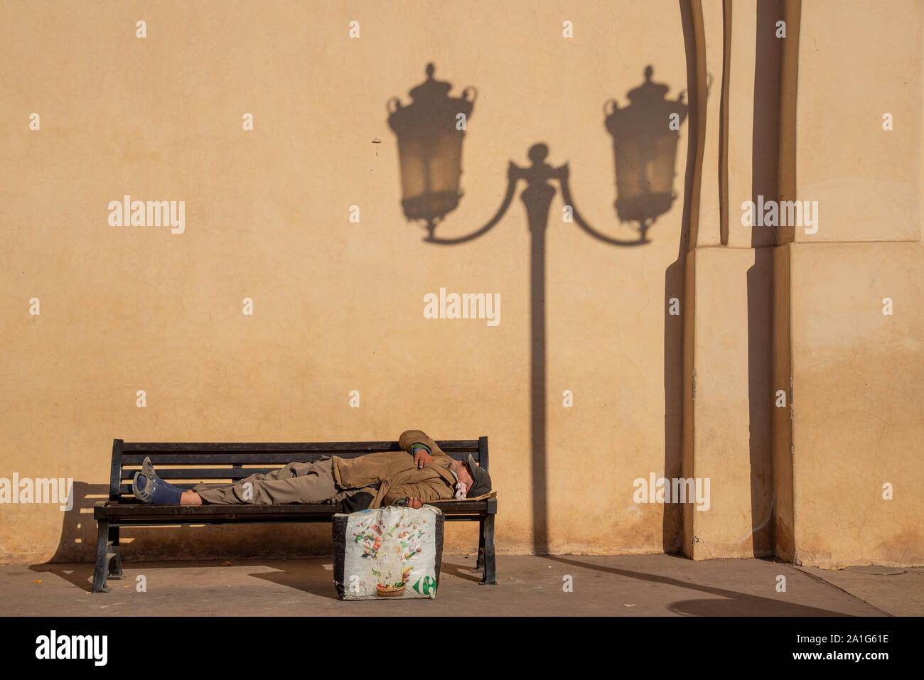Homelessness poor poverty sleep hi-res stock photography and images - Alamy