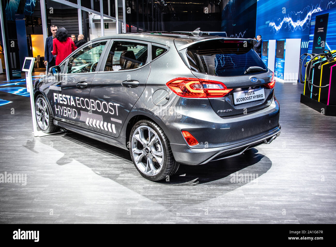 Ford car showroom hi-res stock photography and images - Alamy