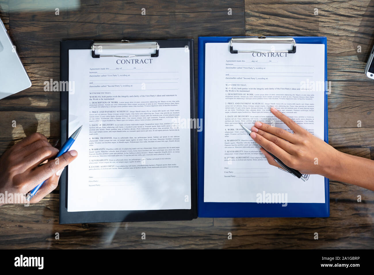 Working contract hi-res stock photography and images - Alamy
