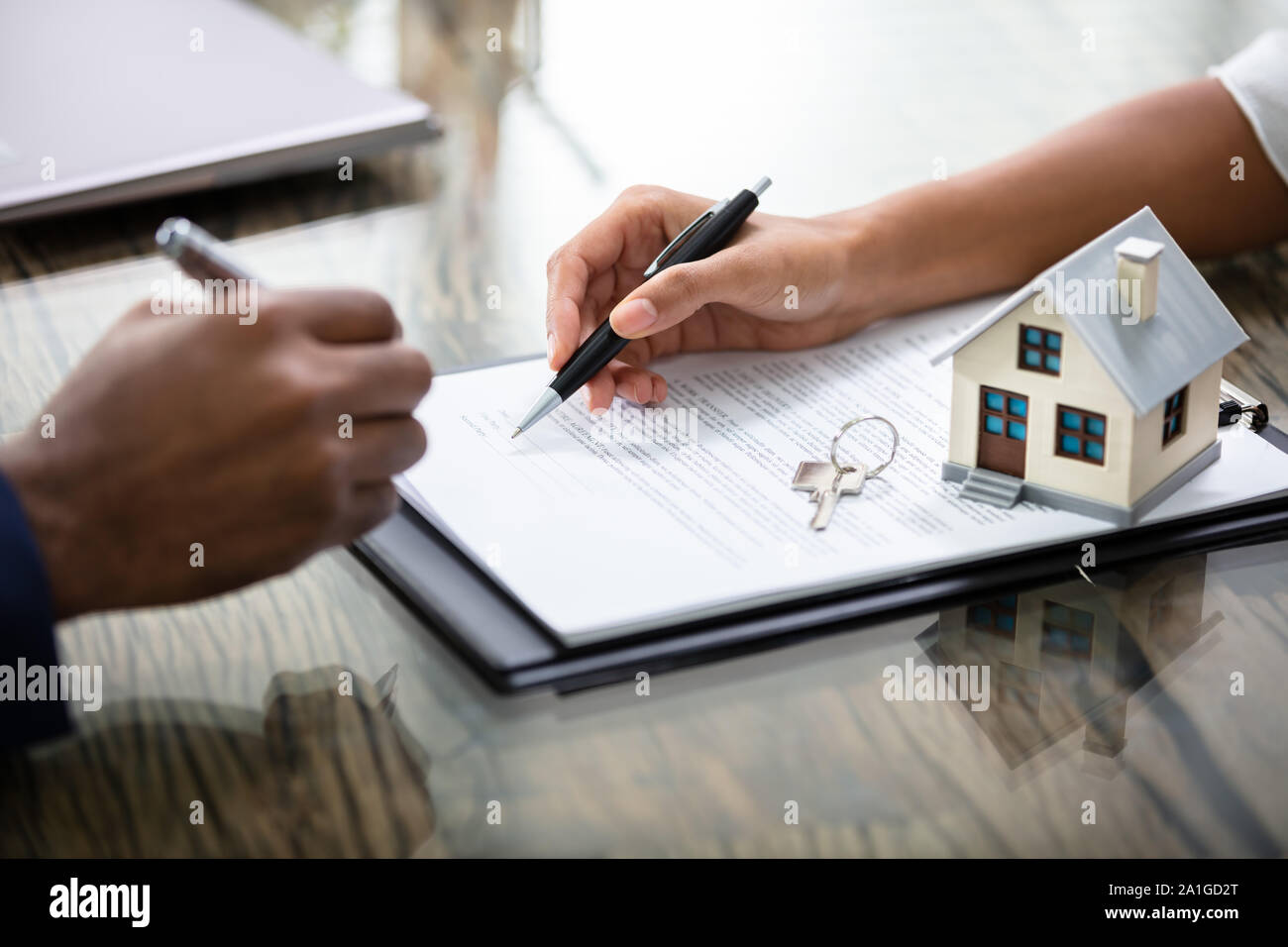 Real estate contract hi-res stock photography and images - Alamy