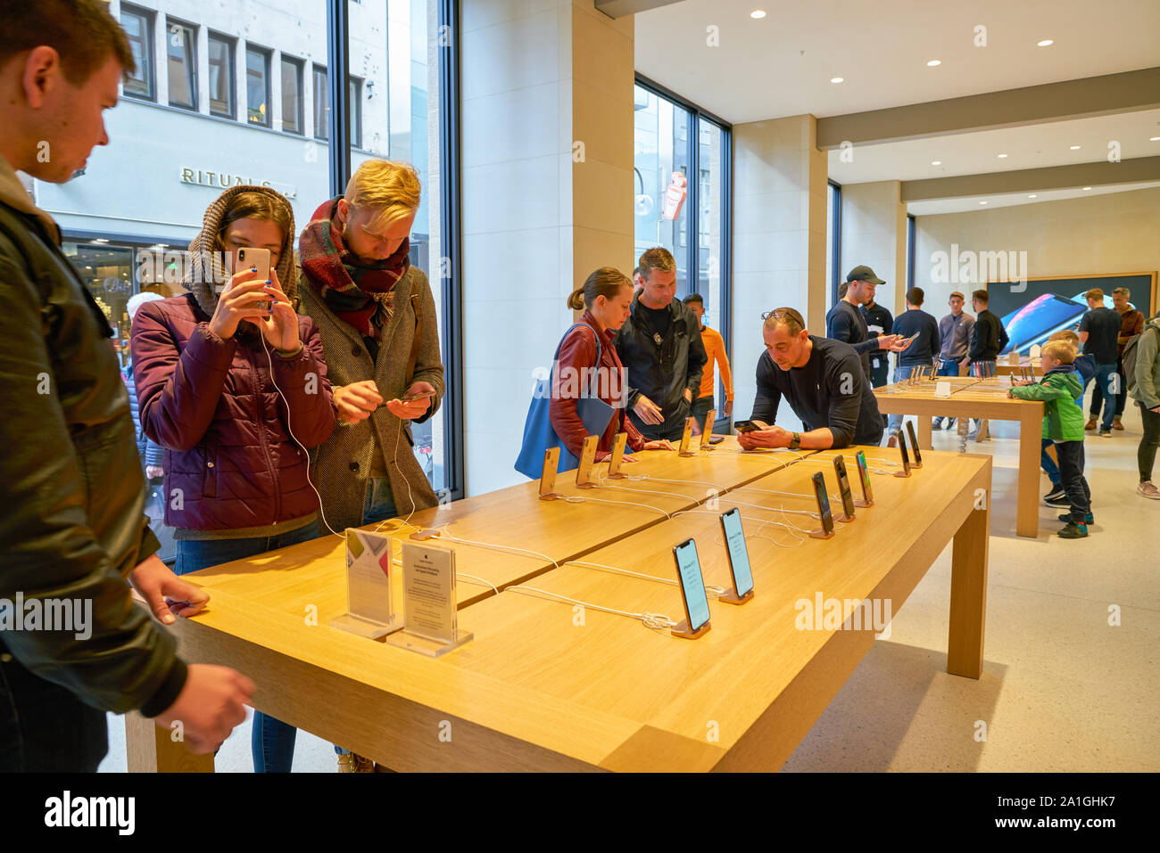 Apple store of cologne hi-res stock photography and images - Alamy