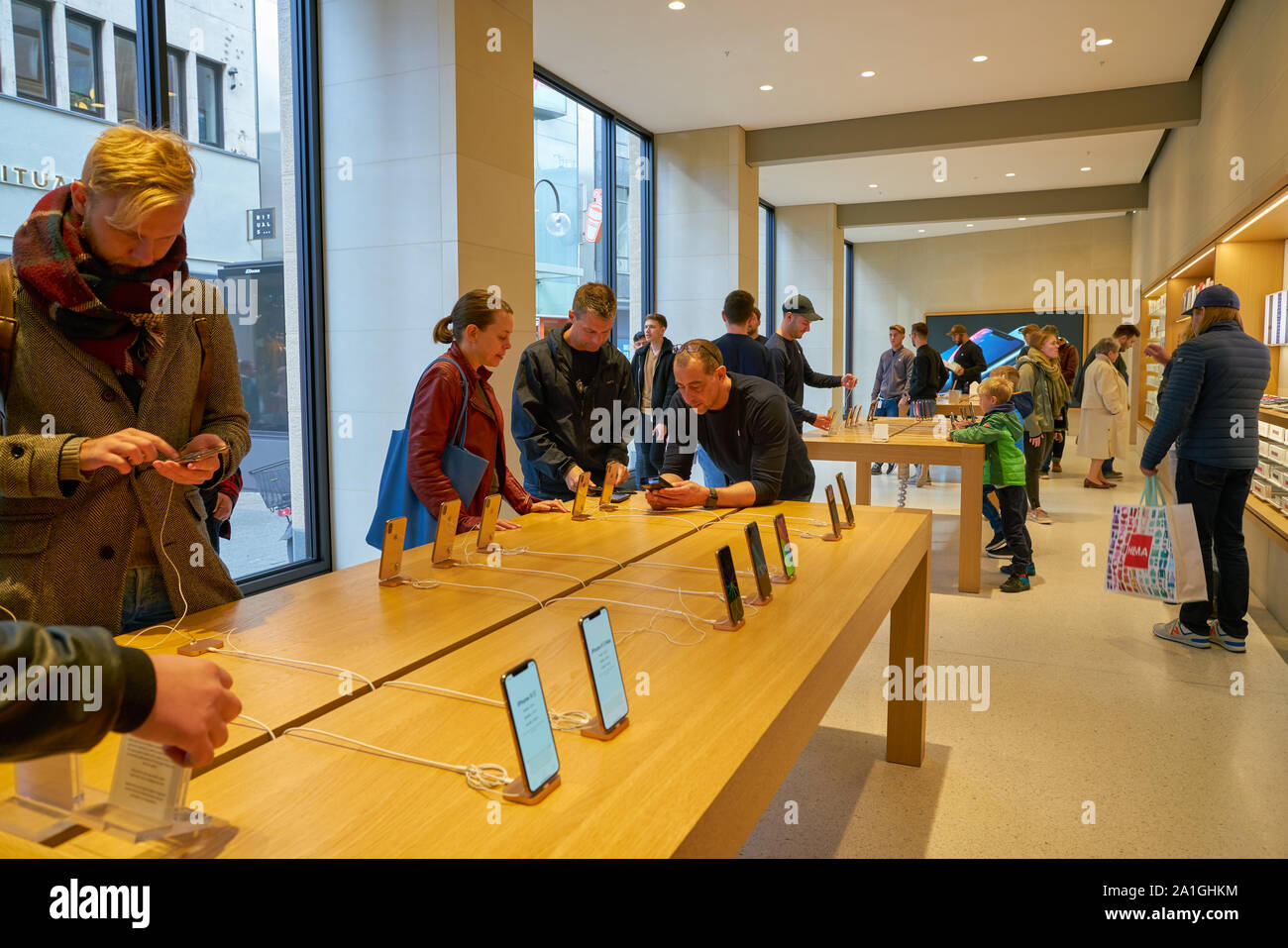 Apple store of cologne hi-res stock photography and images - Alamy