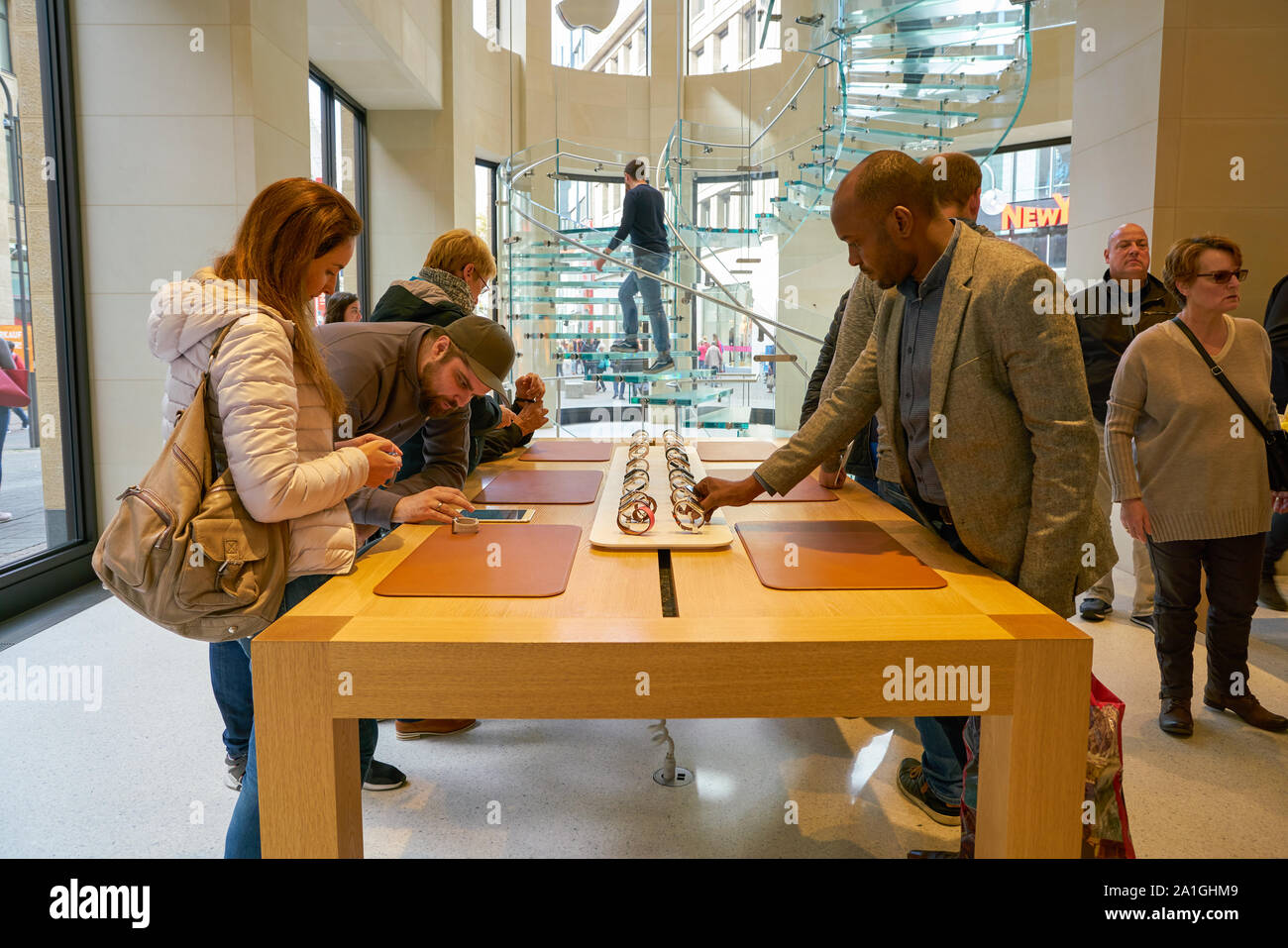 Apple store of cologne hi-res stock photography and images - Alamy