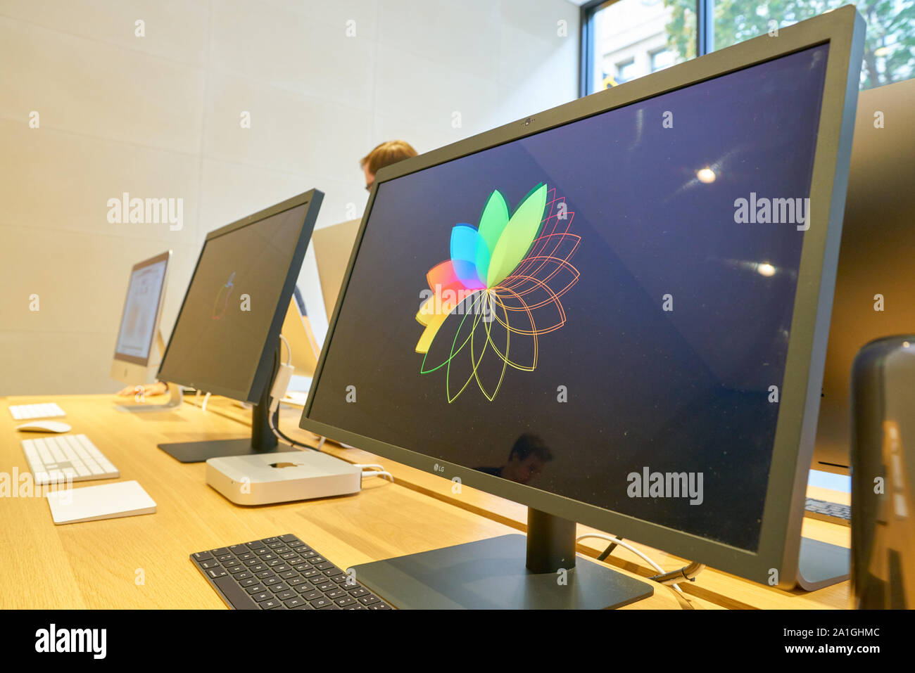 Apple store of cologne hi-res stock photography and images - Alamy