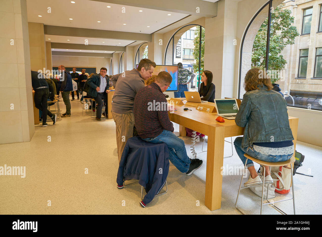 Apple store of cologne hi-res stock photography and images - Alamy