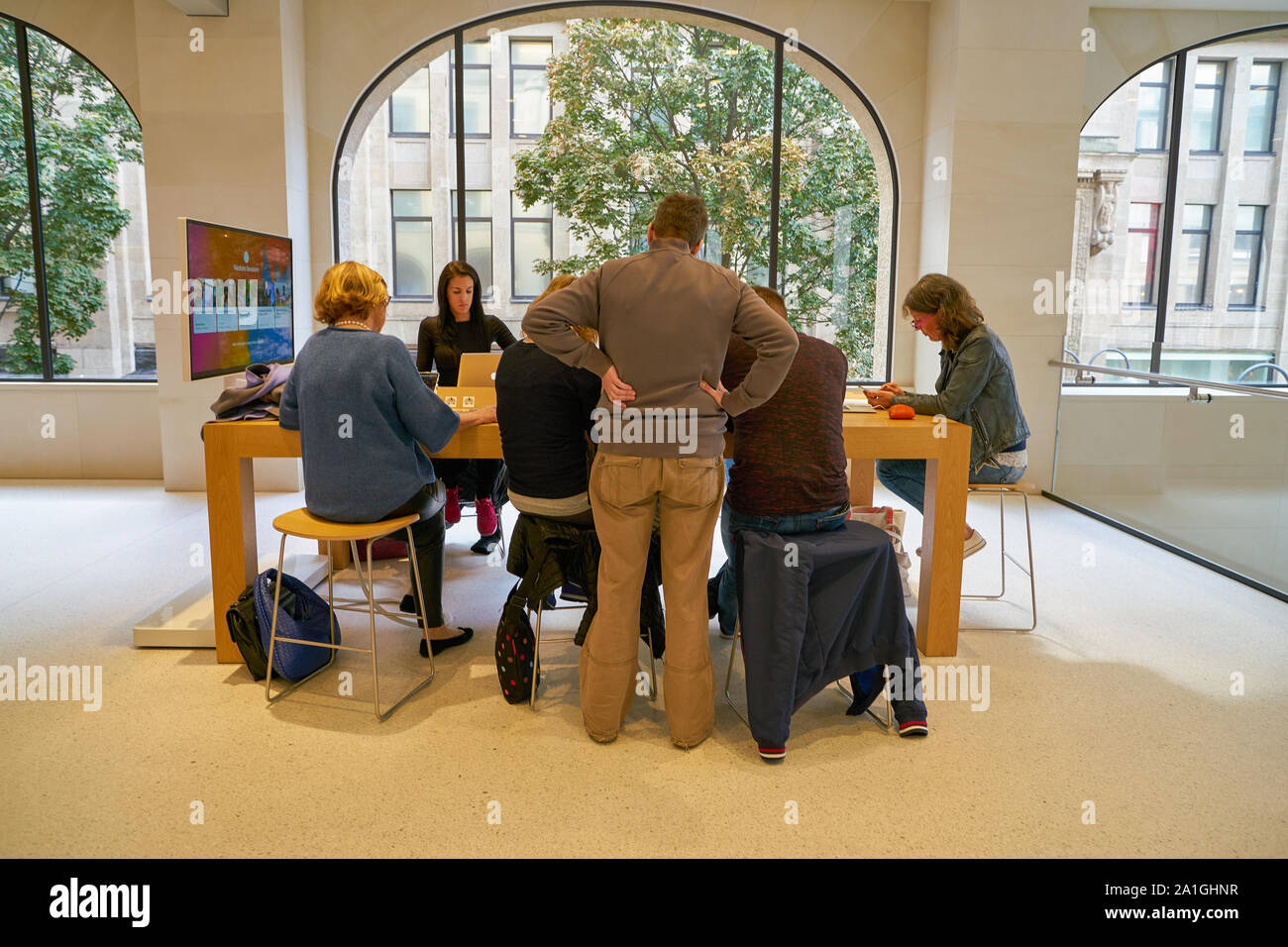 Apple store of cologne hi-res stock photography and images - Alamy