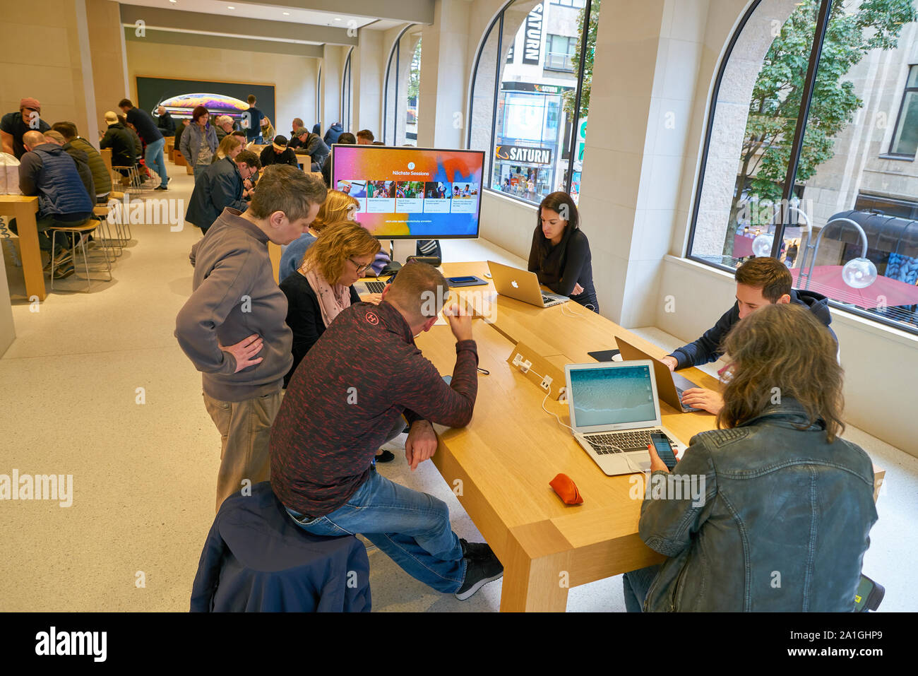 Apple store of cologne hi-res stock photography and images - Alamy