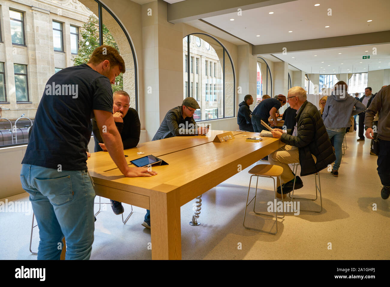 Apple store of cologne hi-res stock photography and images - Alamy