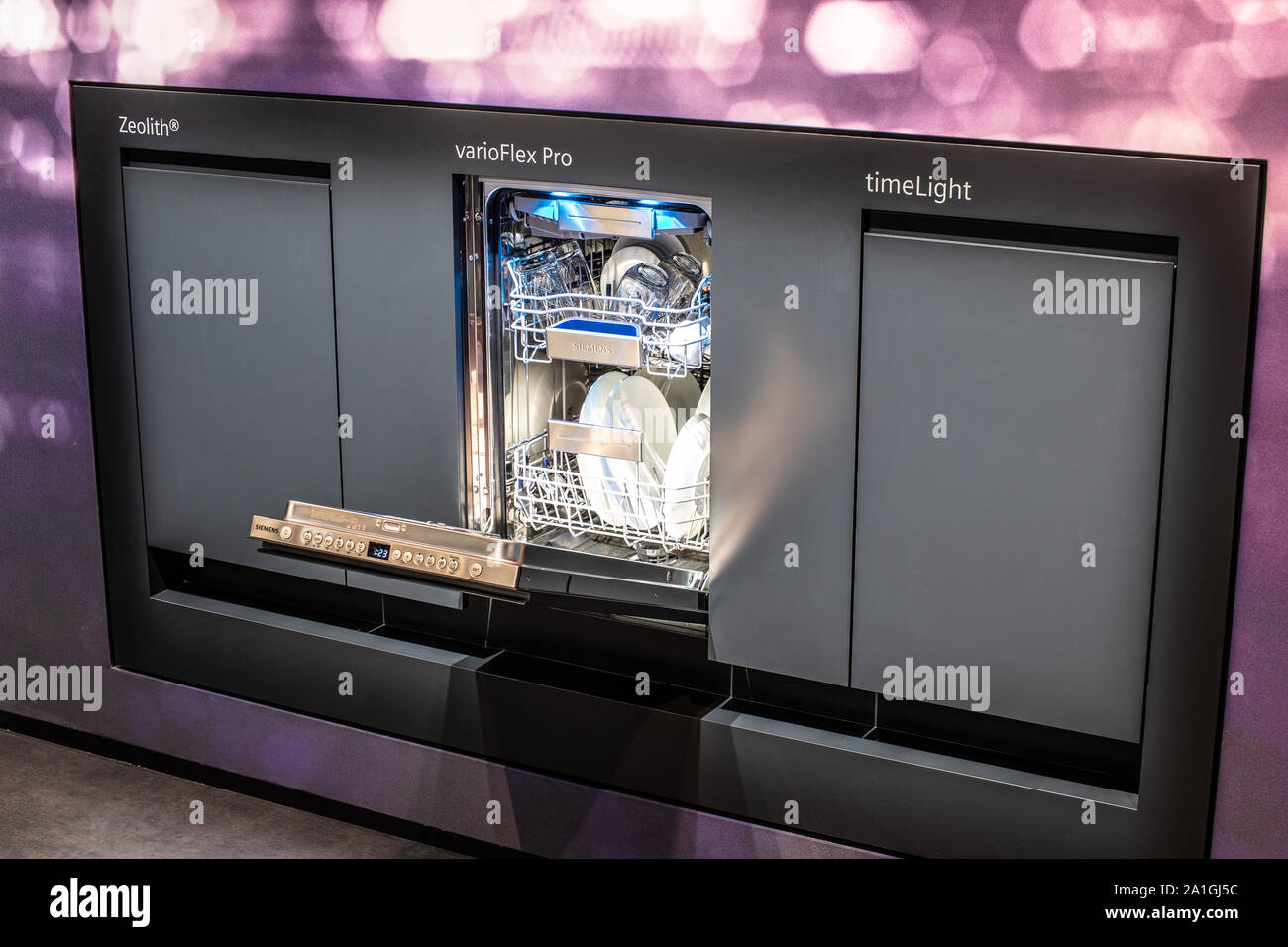 Berlin, Germany, Sep 2019, new Siemens dishwasher on display, Siemens ...