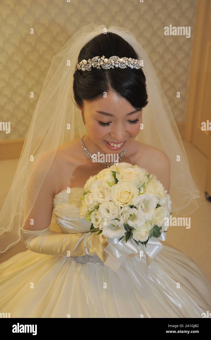 Veil toss hi-res stock photography and images - Alamy