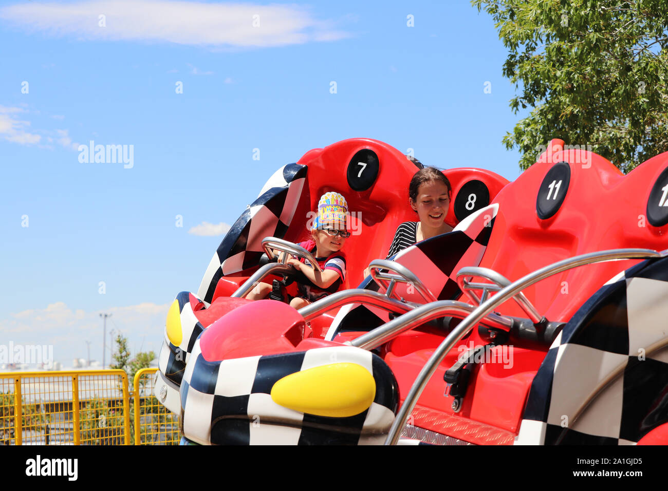 Ride theme park hi-res stock photography and images - Alamy