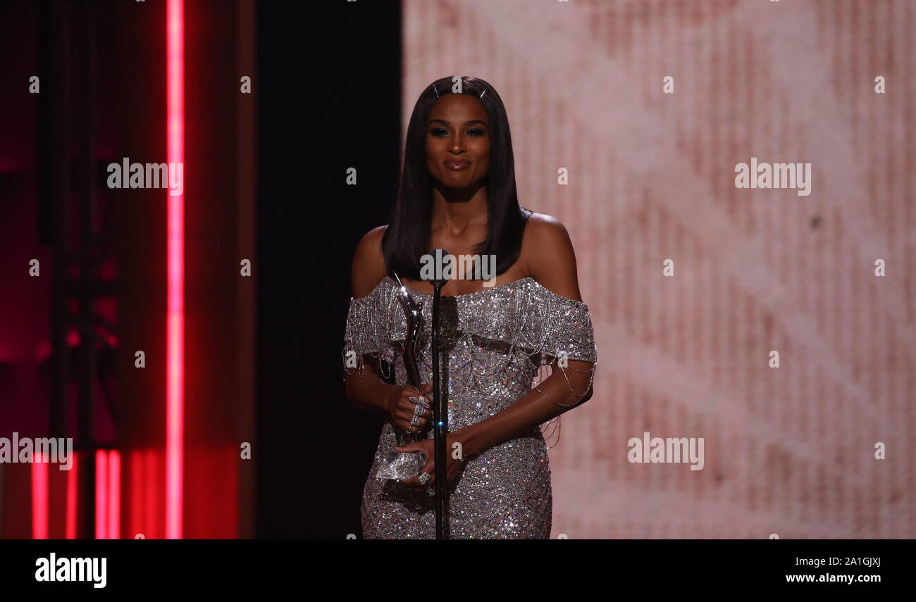 2019 Black Girls Rock! Awards Honoring Angela Bassett (Icon Award ...