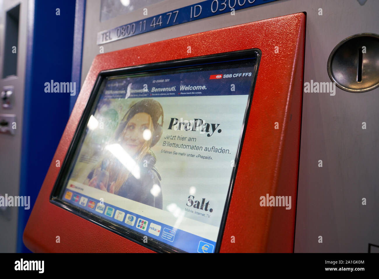 Self service train ticket machine hi-res stock photography and images ...