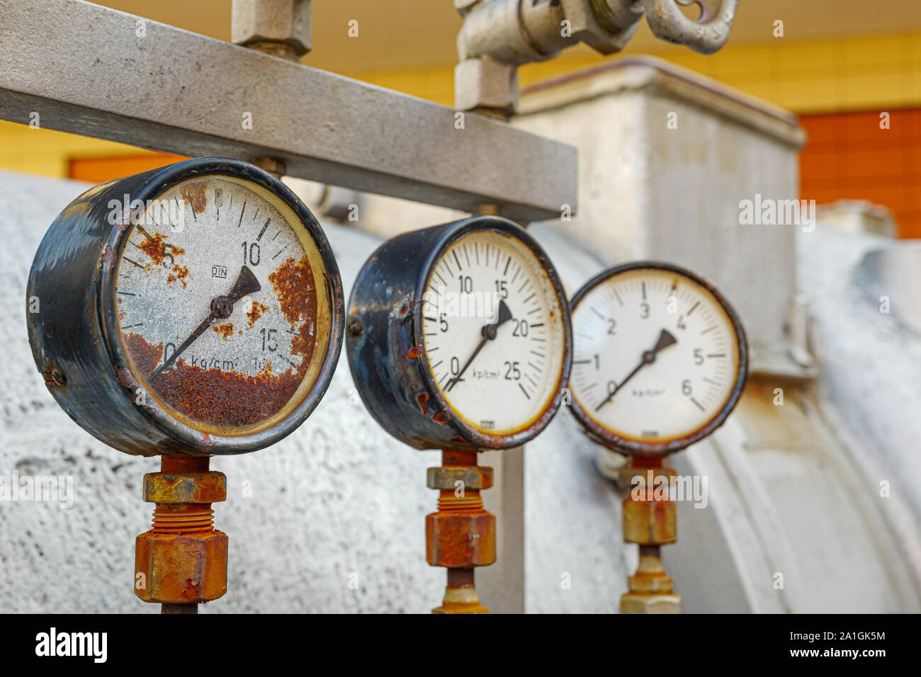 Broken Pressure Gauge High Resolution Stock Photography and Images - Alamy