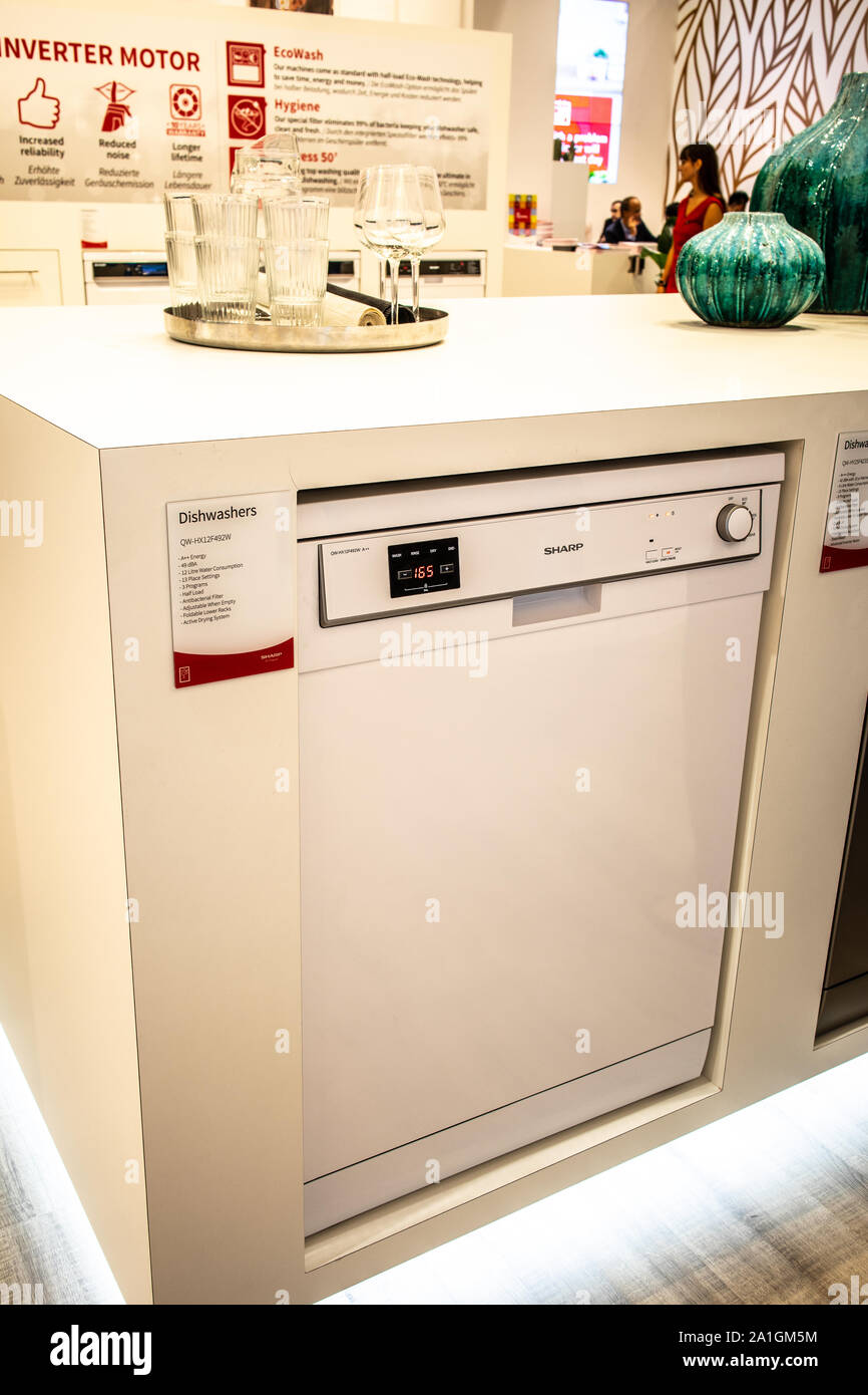 Kitchen exhibition stand showroom hi-res stock photography and images ...