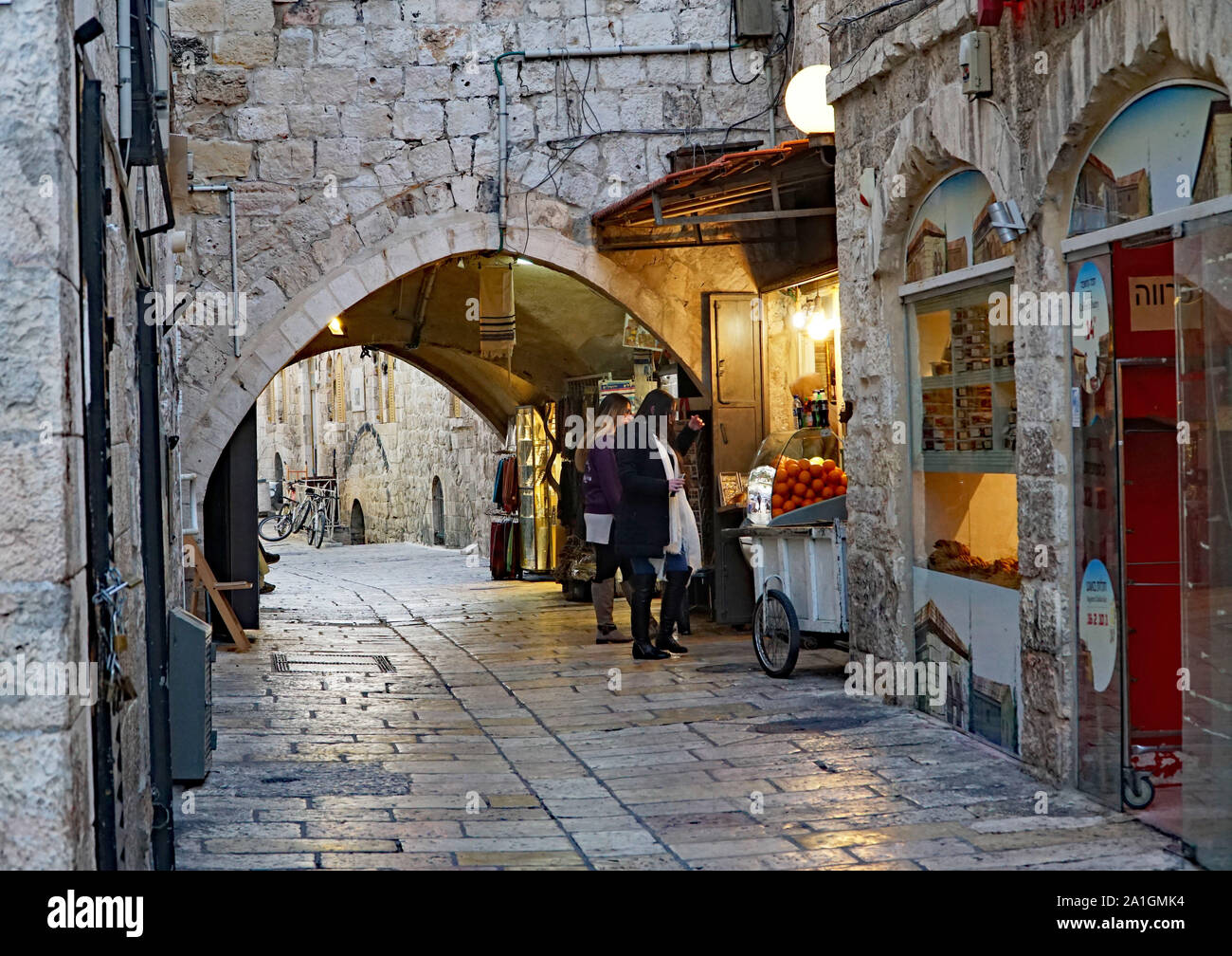 Old stone city walls hi-res stock photography and images - Alamy