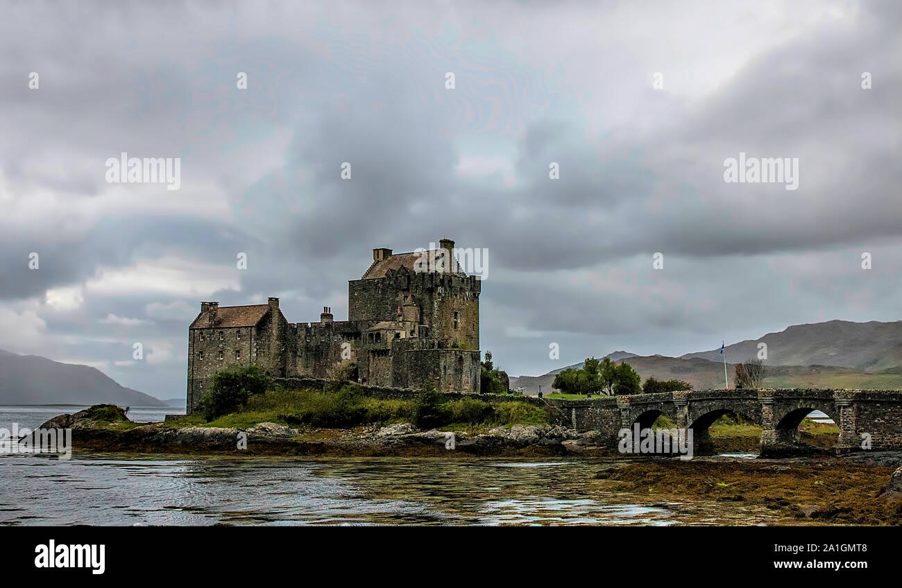 13th century scottish castle hi-res stock photography and images - Alamy