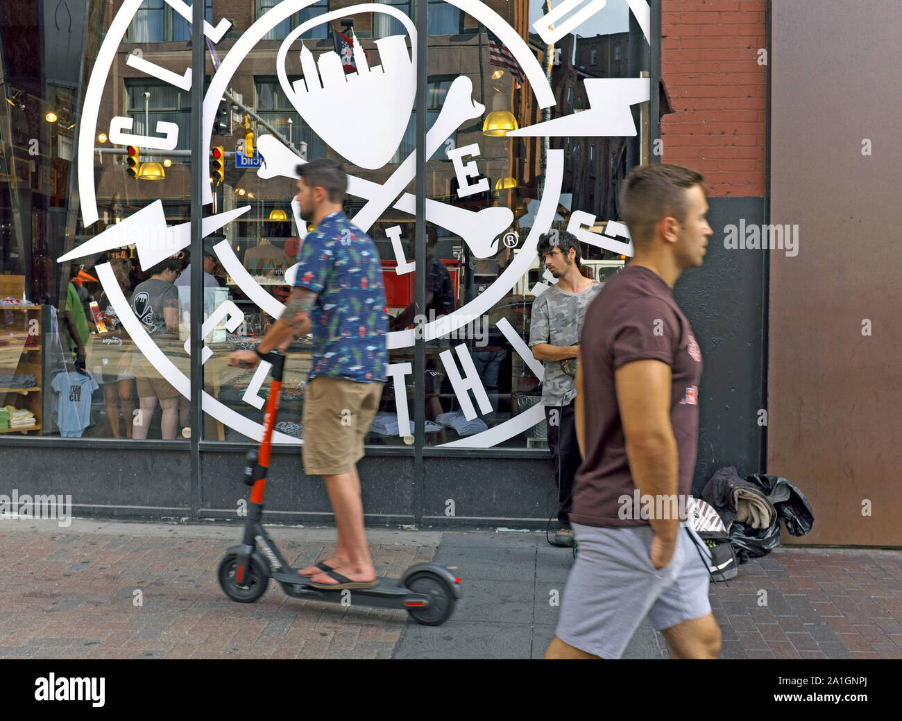 Downtown cleveland streetscape people hi-res stock photography and ...