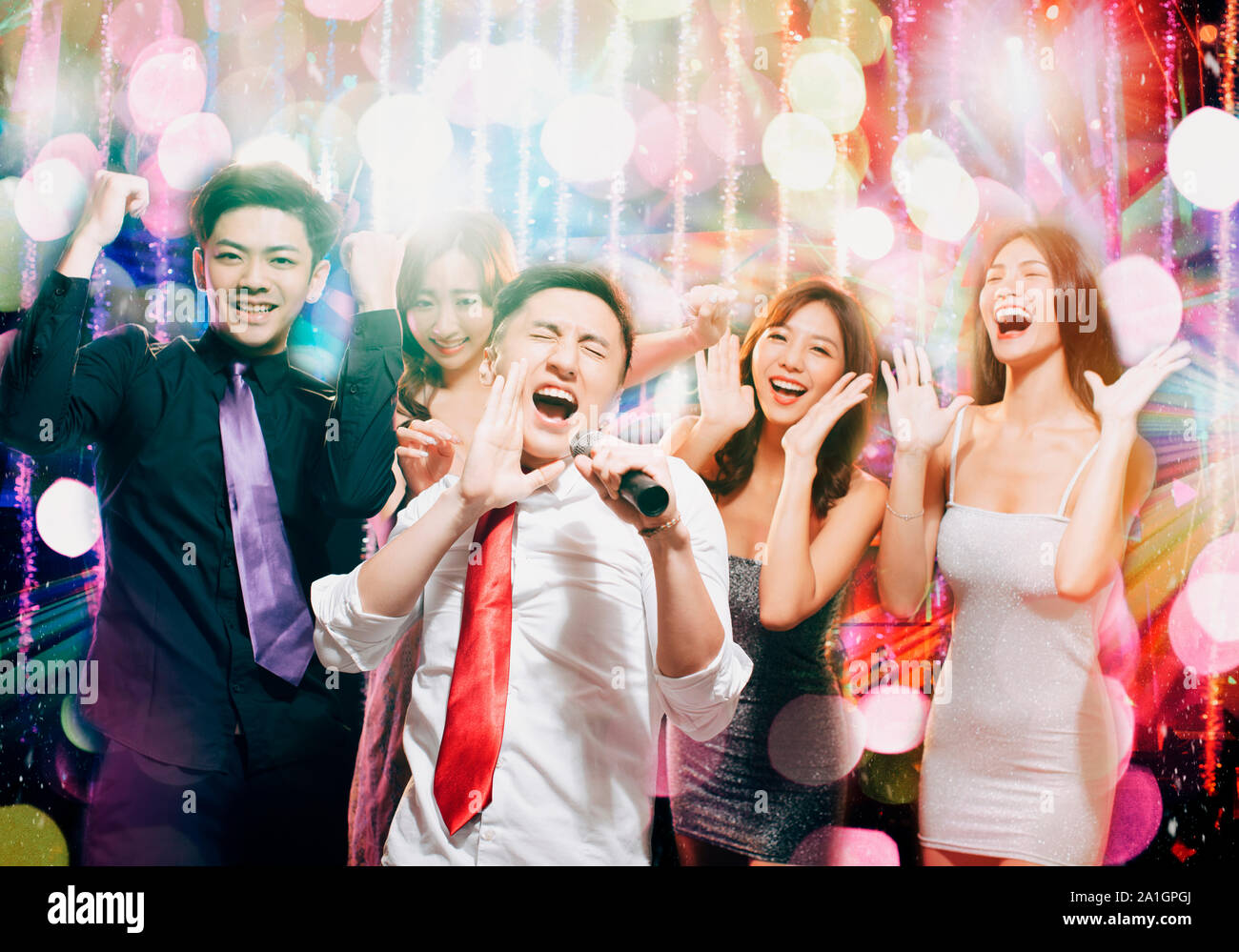 Happy birthday singing hi-res stock photography and images - Alamy