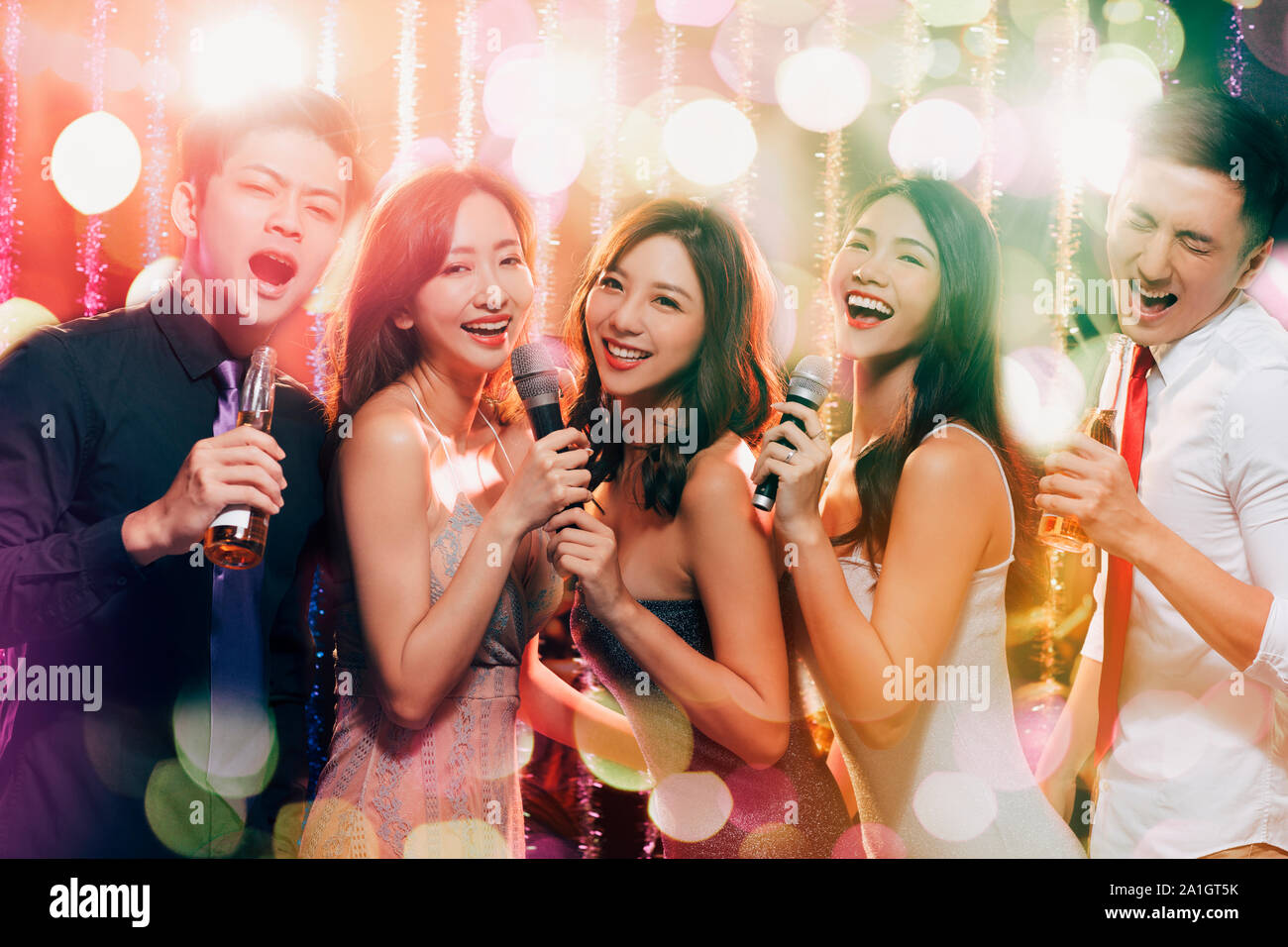 Girl singing group hi-res stock photography and images - Alamy