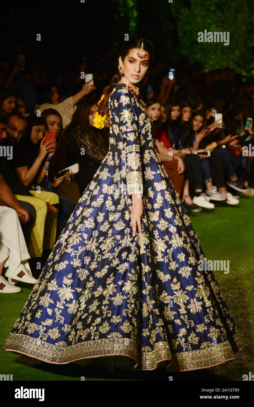 Lahore, Pakistan. 26th Sep, 2019. Pakistani models walks on ramp and ...