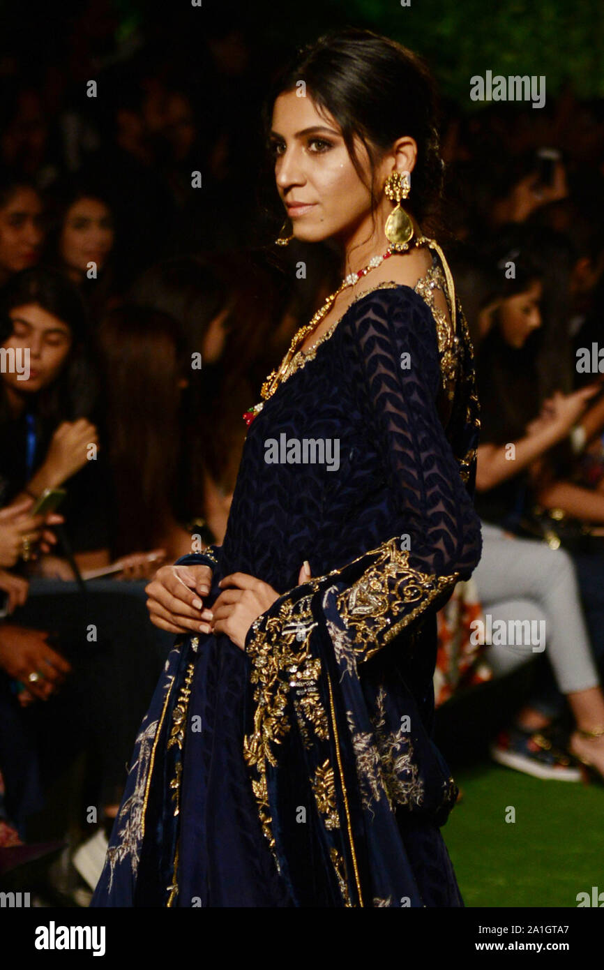 Lahore, Pakistan. 26th Sep, 2019. Pakistani models walks on ramp and ...