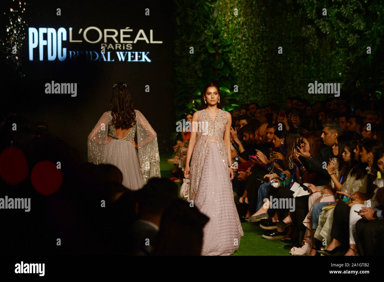 Lahore, Pakistan. 26th Sep, 2019. Pakistani models walks on ramp and ...
