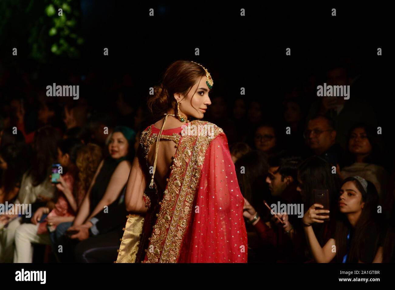 Lahore, Pakistan. 26th Sep, 2019. Pakistani models walks on ramp and ...