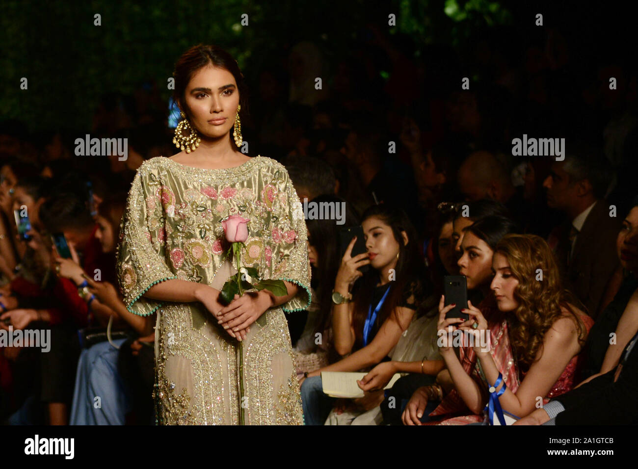 Lahore, Pakistan. 26th Sep, 2019. Pakistani models walks on ramp and ...
