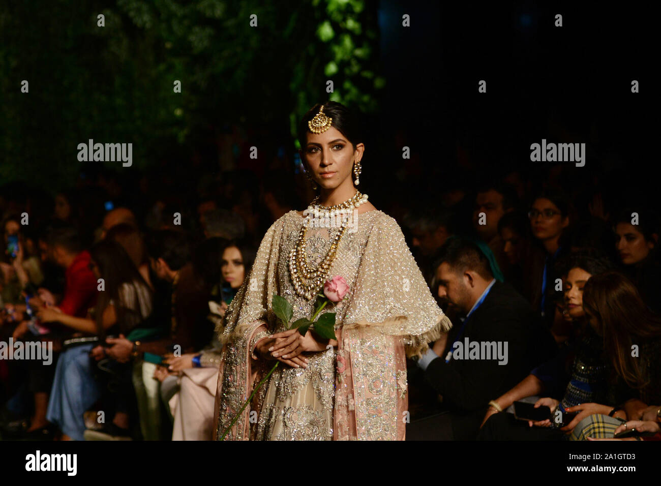 Lahore, Pakistan. 26th Sep, 2019. Pakistani models walks on ramp and ...