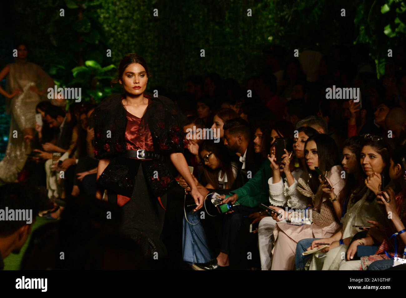 Lahore, Pakistan. 26th Sep, 2019. Pakistani models walks on ramp and ...