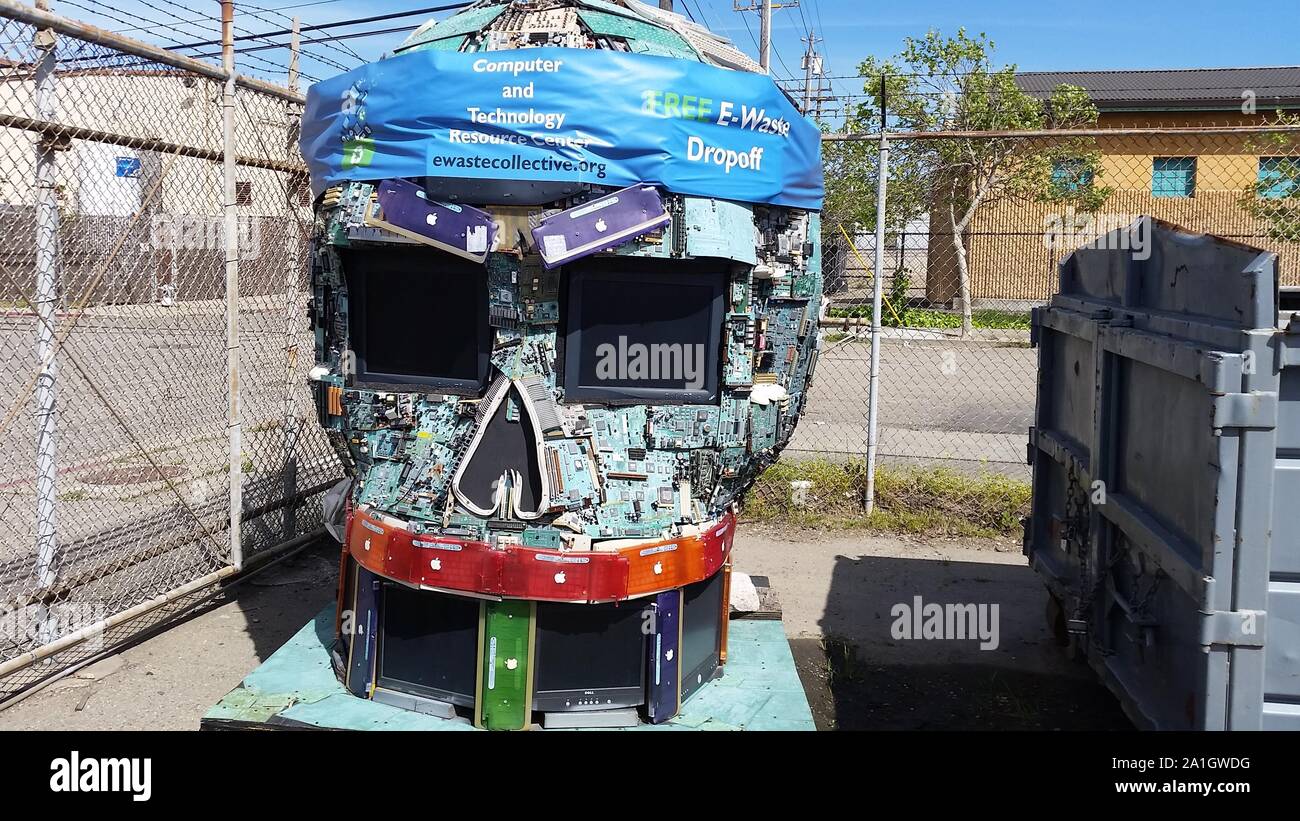 E waste sculpture hi-res stock photography and images - Alamy