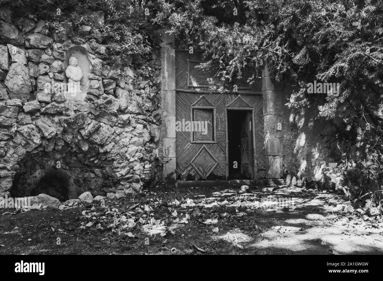 Shrek hut hi-res stock photography and images - Alamy