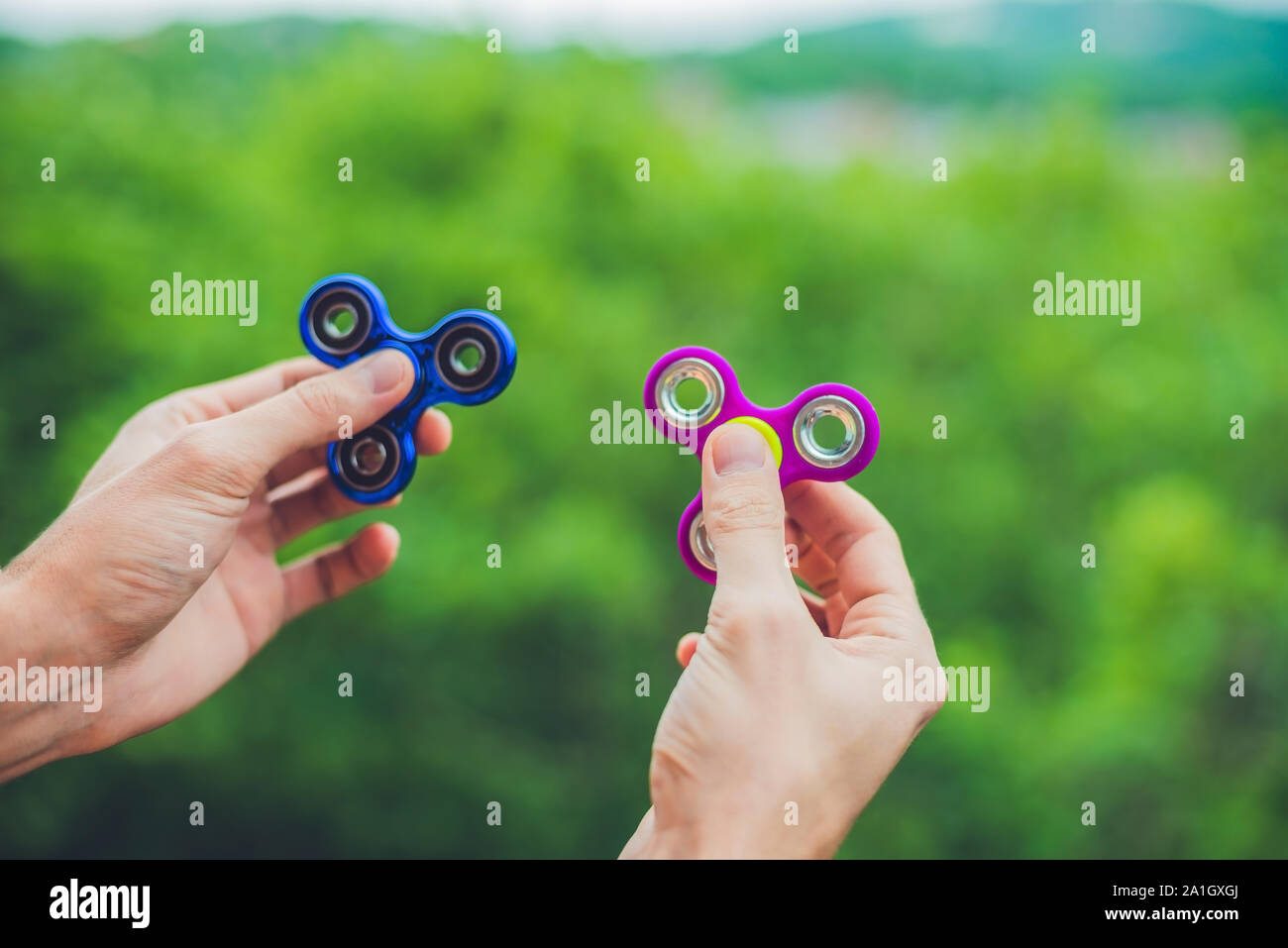 Hand who holding fidget spinner hi-res stock photography and images - Alamy