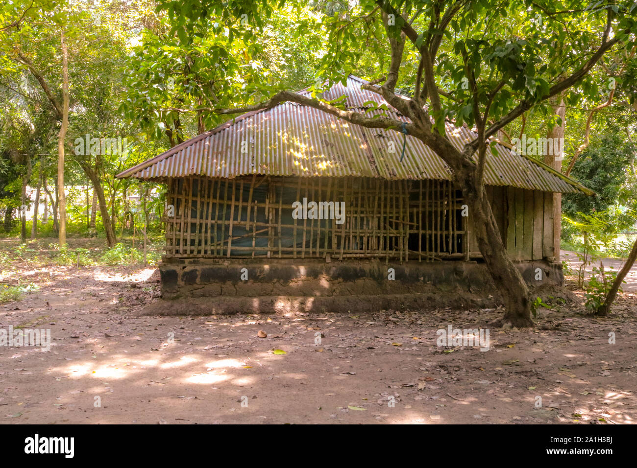 Aboriginal hut hi-res stock photography and images - Alamy