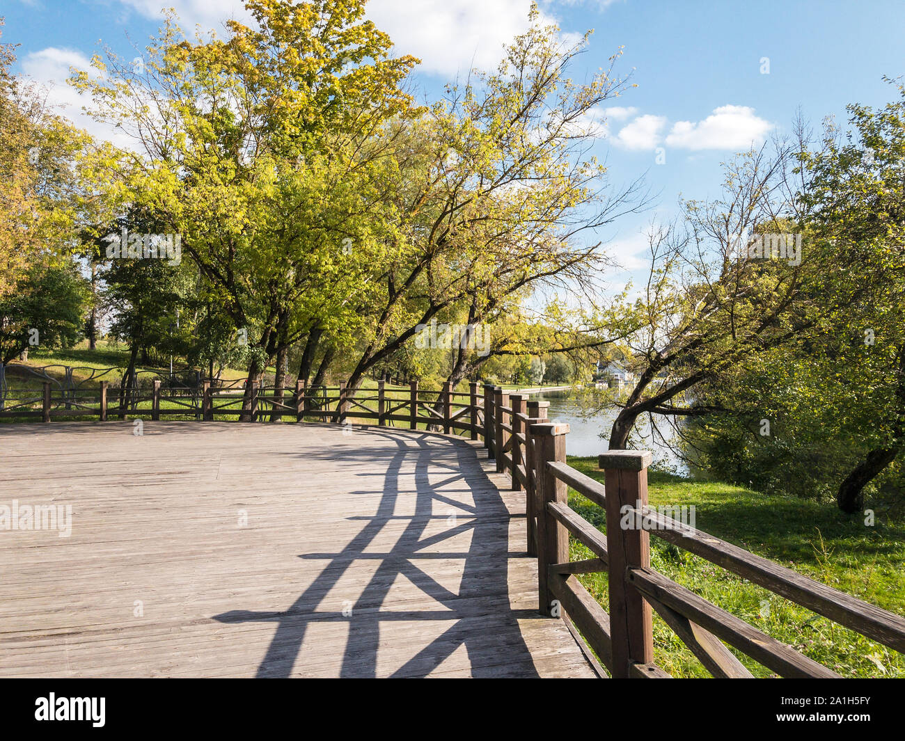 Footpath view railing perspective hi-res stock photography and images ...