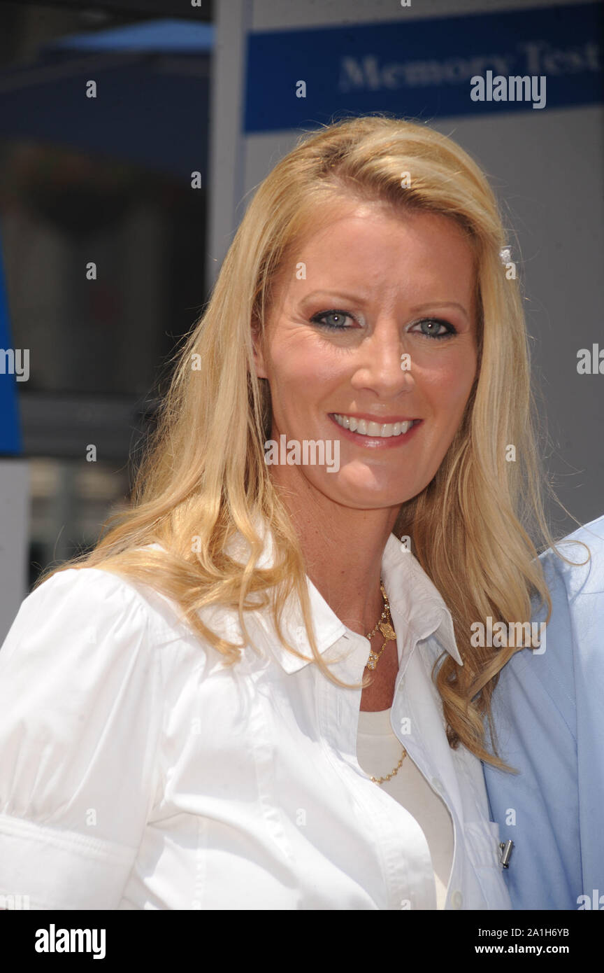 Sandra lee food network hi-res stock photography and images - Alamy