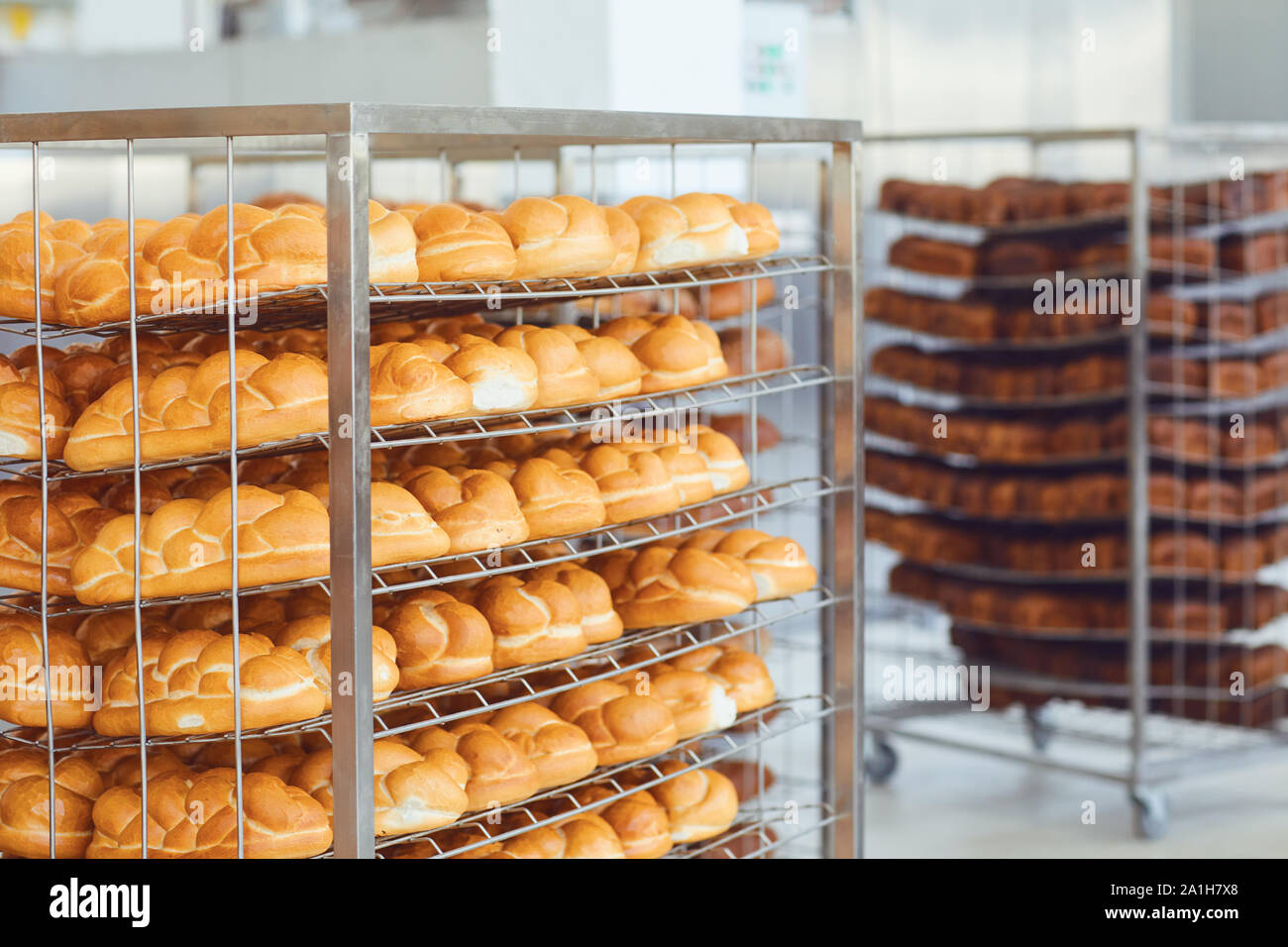 Lot with fresh brown bread at the bakery Stock Photo - Alamy